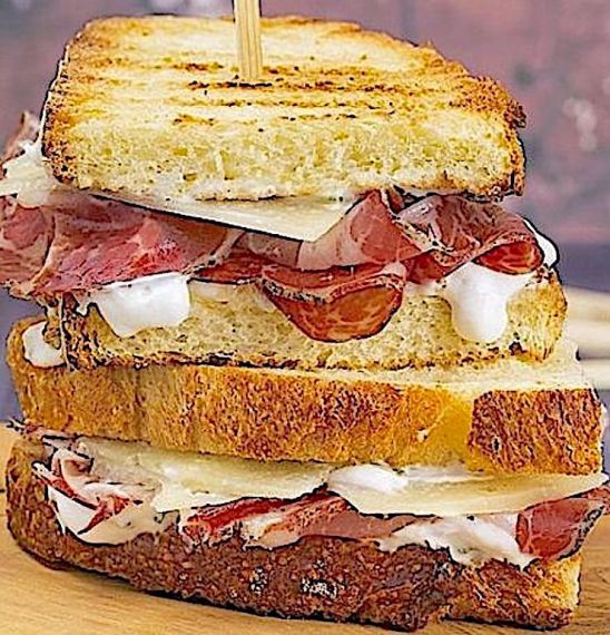 Squacquerone di Romagna DOP con panino