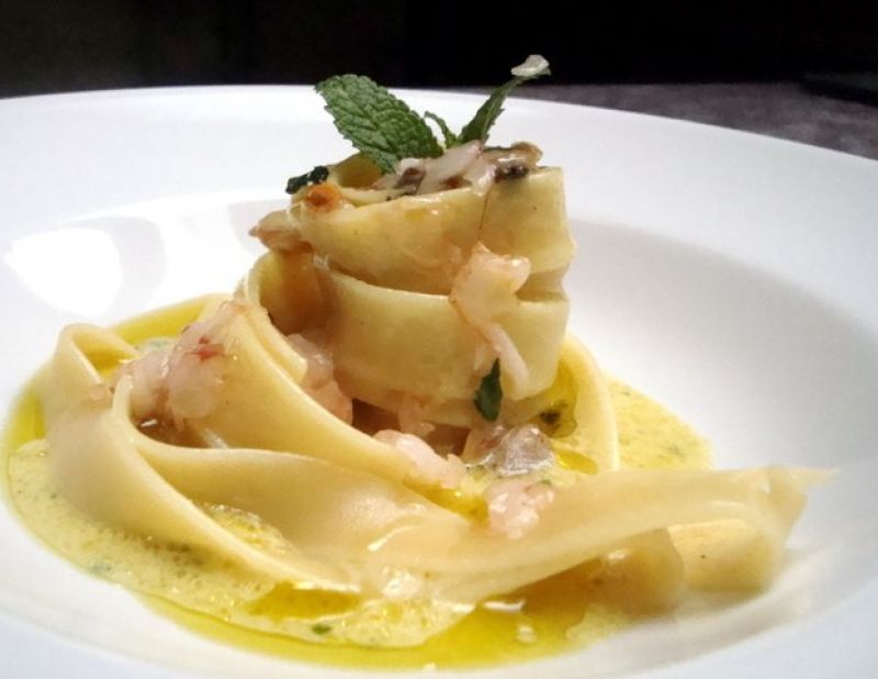 Ricetta Fettuccelle di vongole allo zafferano e tartara di scampi